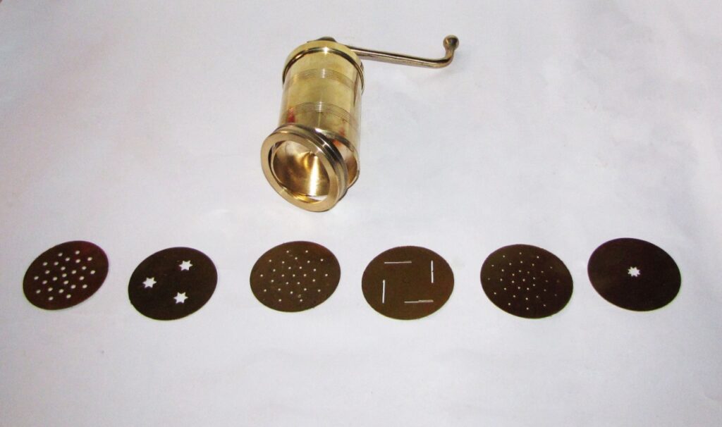 NILAVILAKKU WITH THALIKA,SMALL KINDDY VESSEL AND PATHI STAND COMBO ...